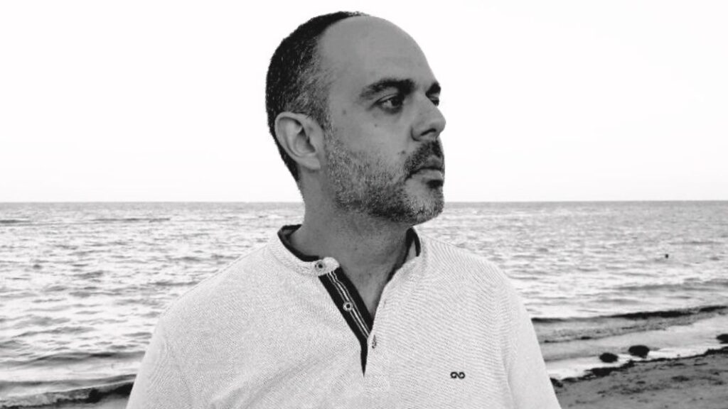 Francis García Collado: «El miedo genera obediencia»